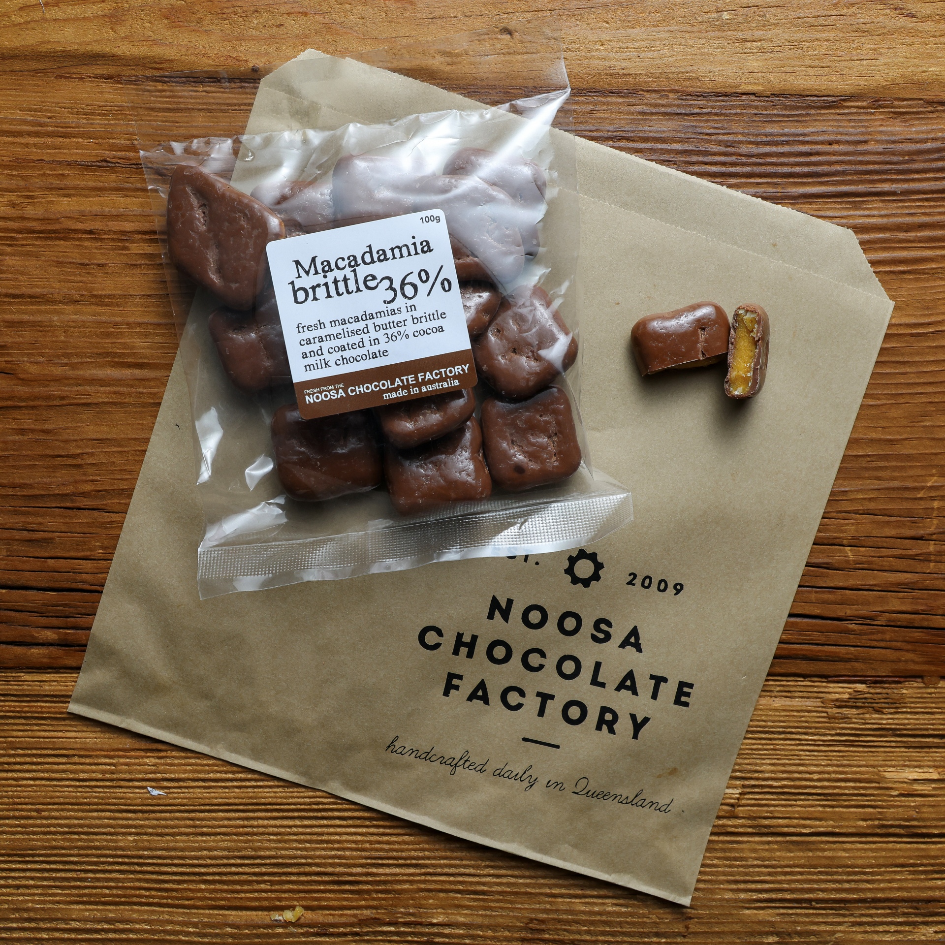 Mango Macadamias / 29% Cocoa | Noosa Chocolate Factory